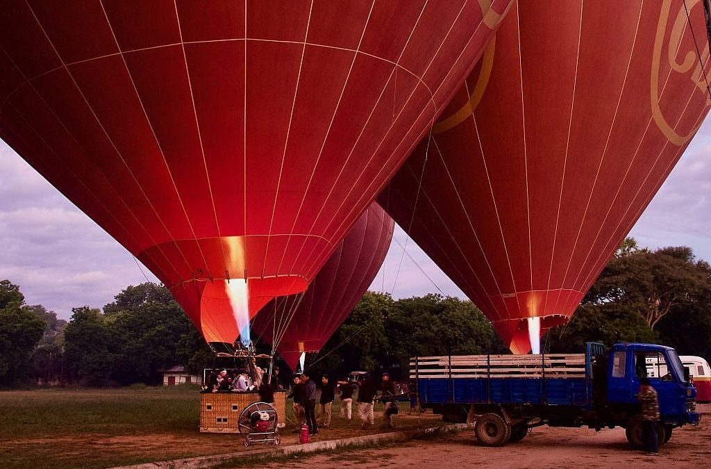 Balloons over Bagan in Myanmar - Mentour Pilot