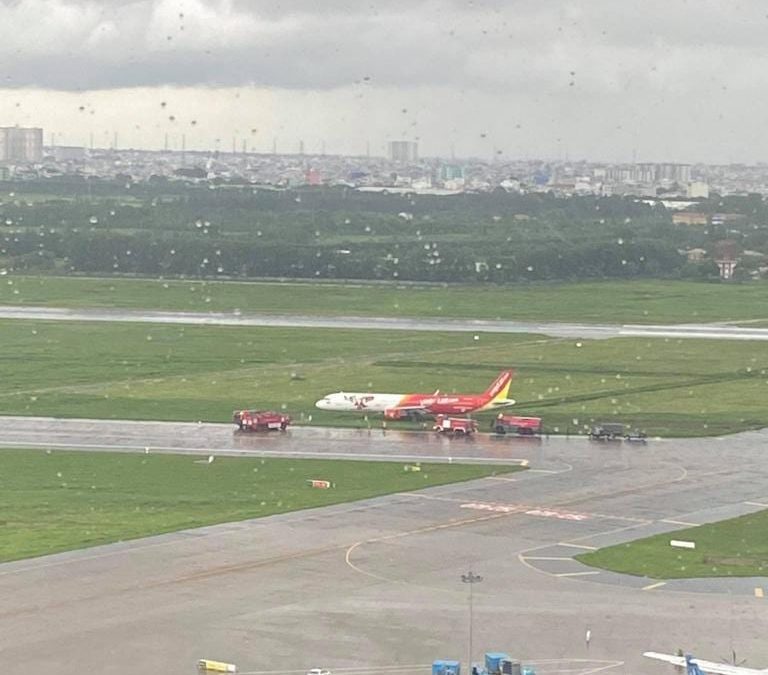 VietJet A321 Runway Excursion | Mentour Pilot