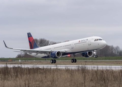 ACCIDENT: Delta A321 Bird Strike, Engine Fire - Mentour Pilot