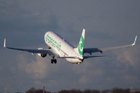 INCIDENT: Transavia 737 Pilot Becomes Ill - Mentour Pilot