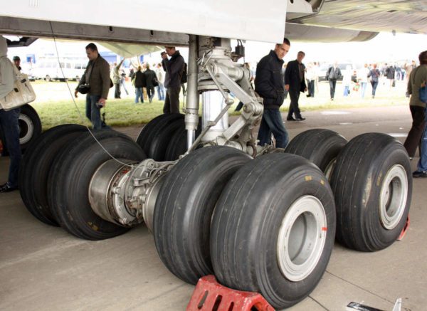 Landing Gear Bogies – A Humble But Vital Innovation! - Mentour Pilot