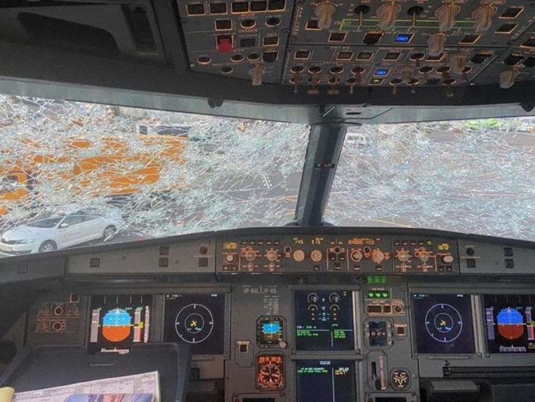 INCIDENT: Hail Damage As A320 Gets Near Thunderstorm - Mentour Pilot