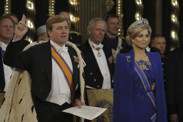 SPOTTED: Dutch King Still Flies For KLM, Now In 737s! - Mentour Pilot