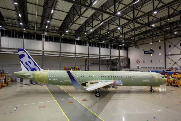 What’s Going On With The Doors Of The Airbus A321? - Mentour Pilot