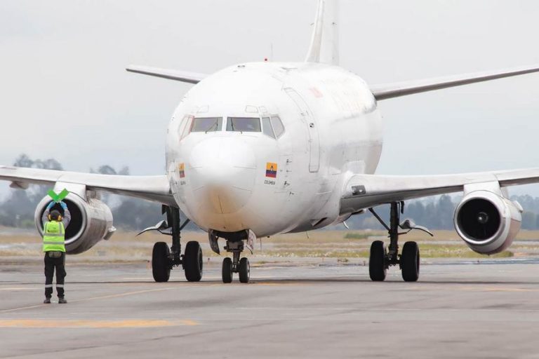 INCIDENT: Aerosucre 737 Cargo Door Opens In Flight - Mentour Pilot