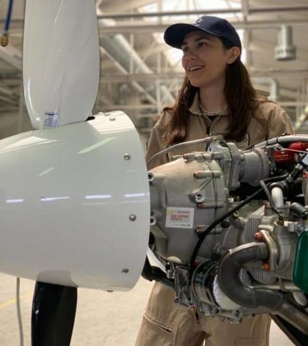 Woman Starts Youngest Around The World Solo Flight! - Mentour Pilot