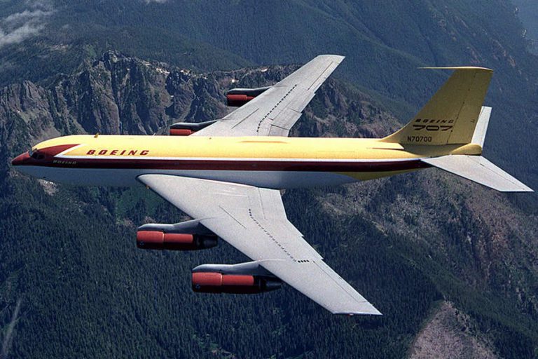 About The Boeing 367-80 And That 5th Engine - Mentour Pilot