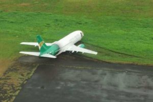 INCIDENT: Boeing 737-300 Runway Overrun - Mentour Pilot