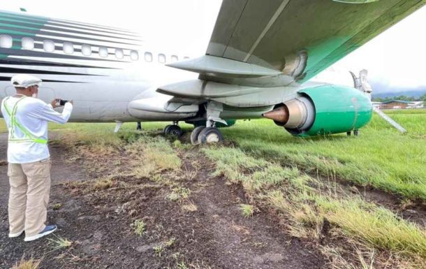 INCIDENT: Boeing 737-300 Runway Overrun - Mentour Pilot