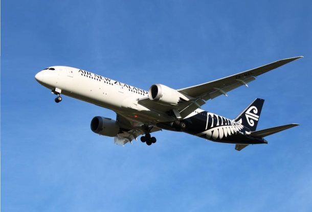 Peeling Paint – This Time It’s Boeing’s 787! - Mentour Pilot