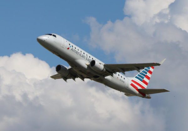 American Eagle E175 Captain Incapacitation - Mentour Pilot