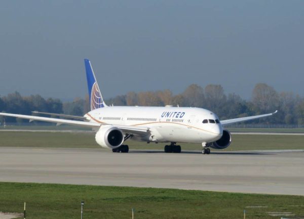 Why Is United Airlines Threatening To Leave JFK? - Mentour Pilot