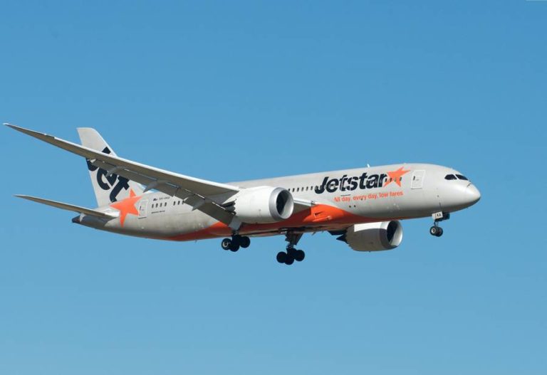 ACCIDENT: Lightning Strikes Cause 787 Skin Damage - Mentour Pilot