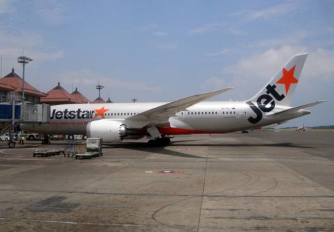 ACCIDENT: Lightning Strikes Cause 787 Skin Damage - Mentour Pilot