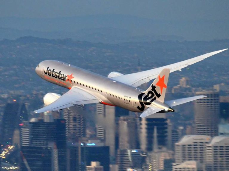 ACCIDENT: Lightning Strikes Cause 787 Skin Damage - Mentour Pilot