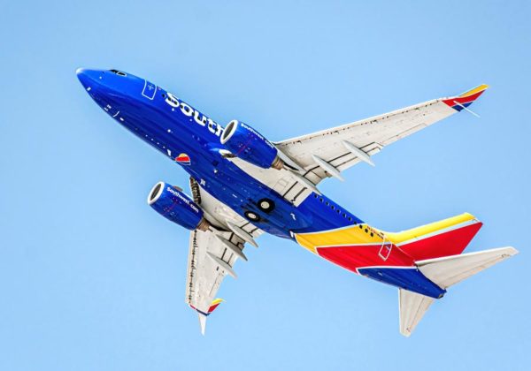 INCIDENT: Southwest Captain Incapacitated - Mentour Pilot