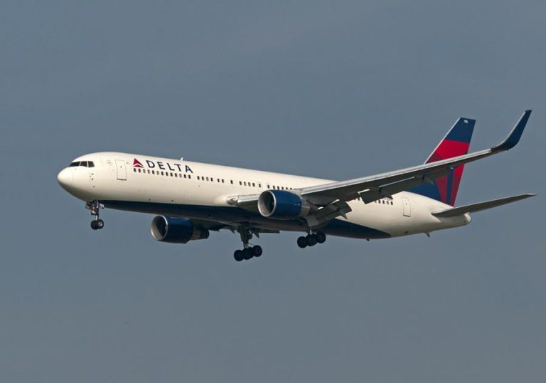 Fuel Imbalance Forces Delta 767 Return To JFK! - Mentour Pilot