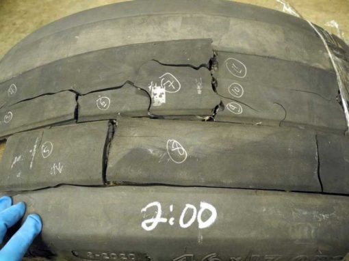 INCIDENT: Tire Damage Causes Hydraulic Failure? - Mentour Pilot