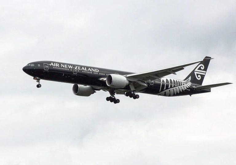 Oxygen Masks Drop In Boeing 777 That Left LA! - Mentour Pilot