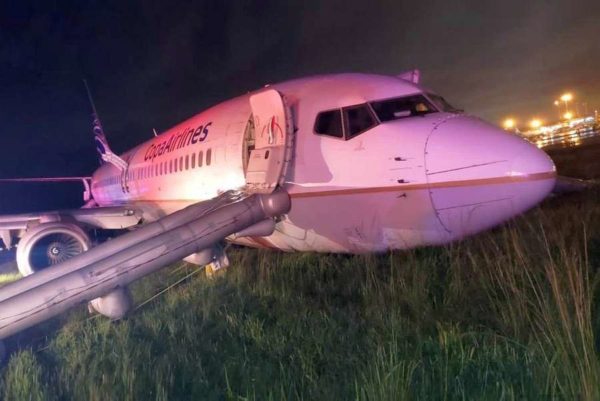INCIDENT: Copa 737 Runway Excursion - Mentour Pilot