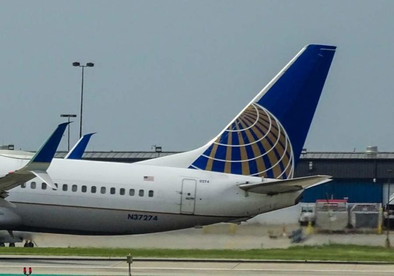 Why Doesn’t The Embraer E2 Have A Dorsal Fin? - Mentour Pilot