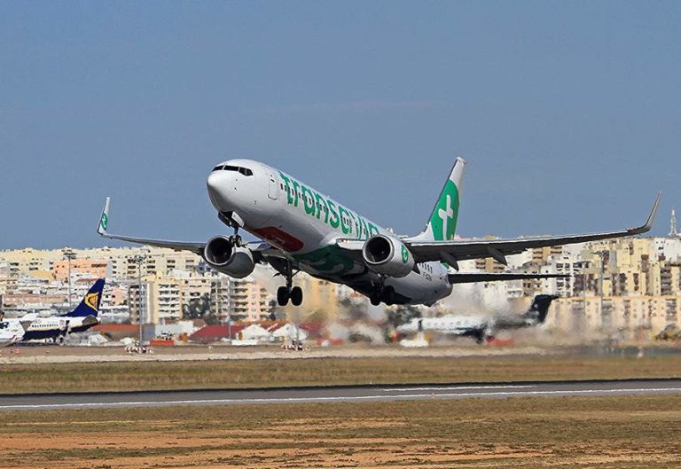 ACCIDENT: Transavia 737 Nosewheel Damage - Mentour Pilot