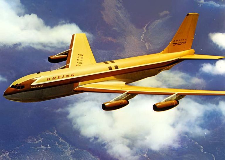 About The Boeing 367-80 And That 5th Engine - Mentour Pilot