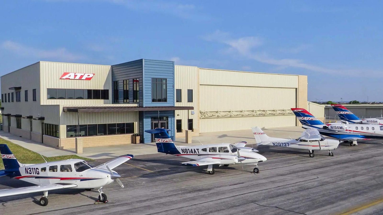 Pilot Training Fever: ATP Flight School Orders 40 Cessna 172s - Mentour ...