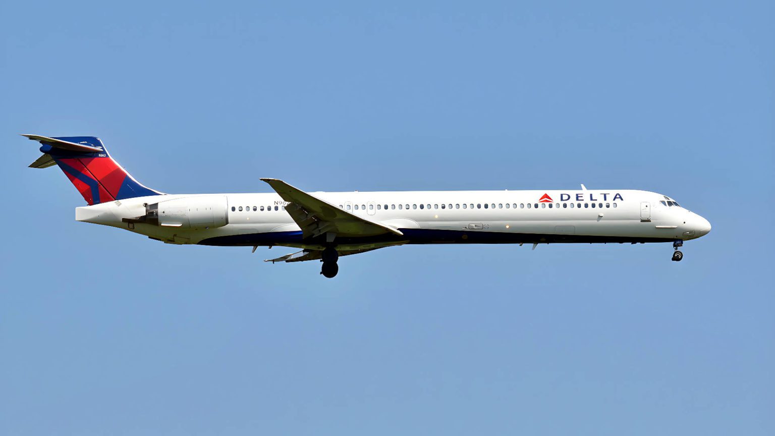 Boeing Flies MD-90 To X-66A Conversion Site - Mentour Pilot