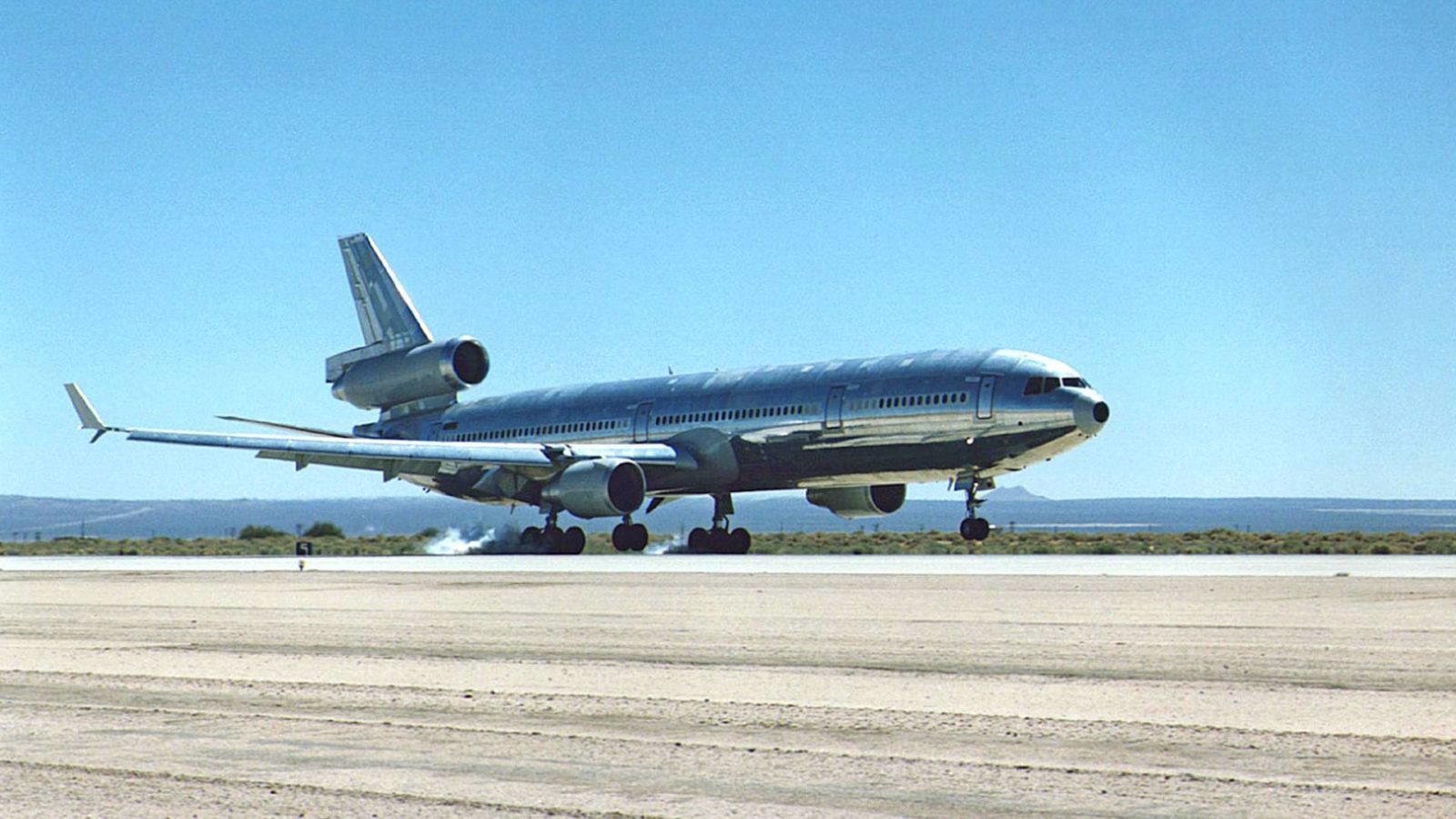 NASA PCA – How To Fly An Aircraft Without Flight Controls! - Mentour Pilot