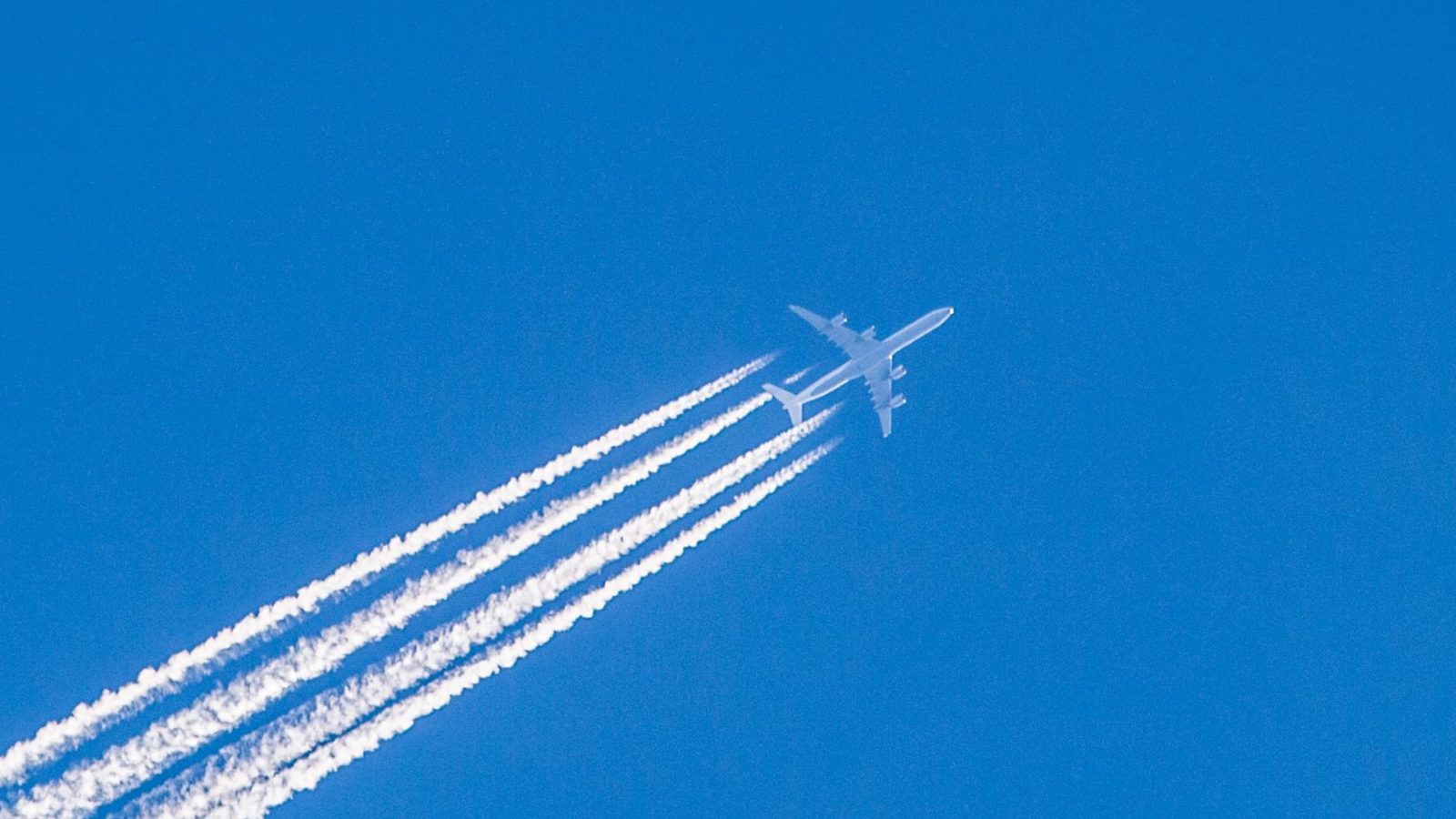 Boeing Uses 737-10 To Test SAF’s Effects On Contrails - Mentour Pilot