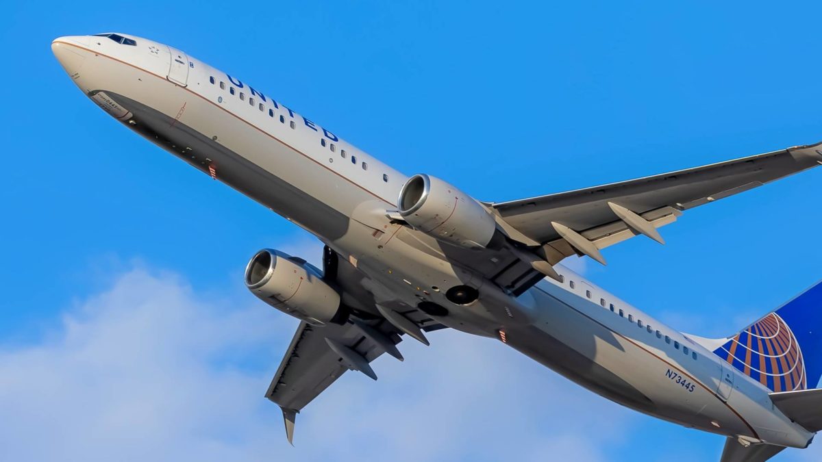 United Flight Diverts After Turbulence and Multiple Injuries - Mentour ...