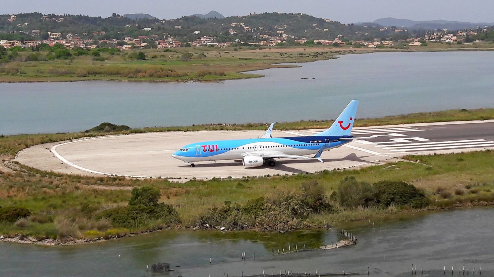 INCIDENT: TUI 737 Flight Has Runway Excursion In Bad Weather - Mentour ...