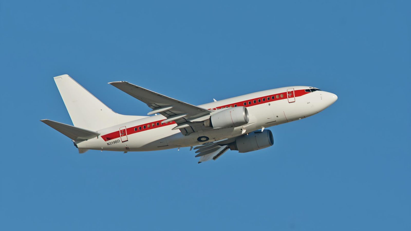 Who Will Next Run The JANET 737s For The U.S. Air Force? - Mentour Pilot