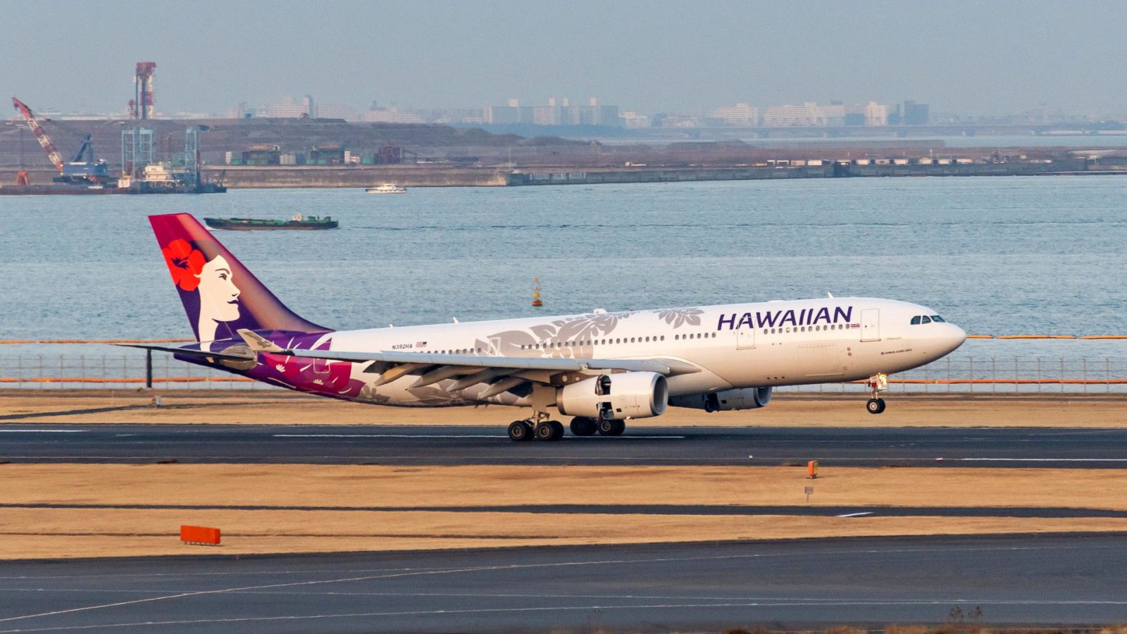 Alaska Airlines Wants To Acquire Hawaiian Airlines - Mentour Pilot