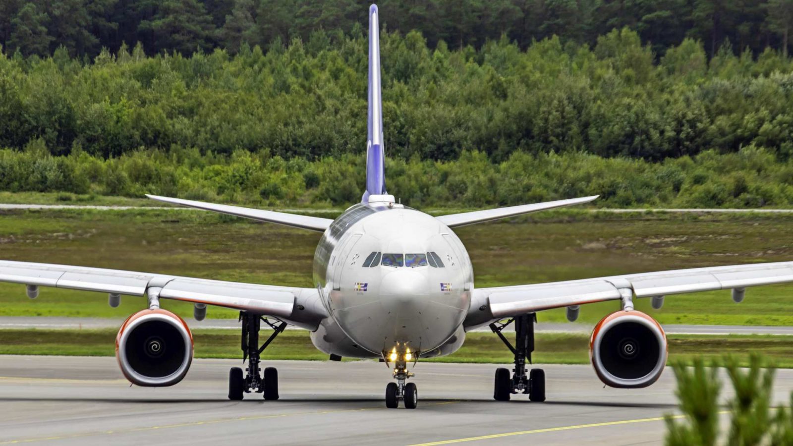 HOW Did An SAS Passenger Fly To LAX With NO Ticket?! - Mentour Pilot