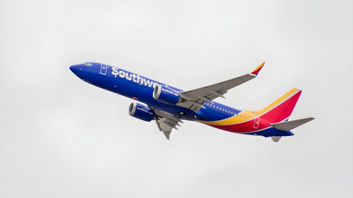INCIDENT: Southwest Aircraft Struck By Bullet In Dallas! - Mentour Pilot