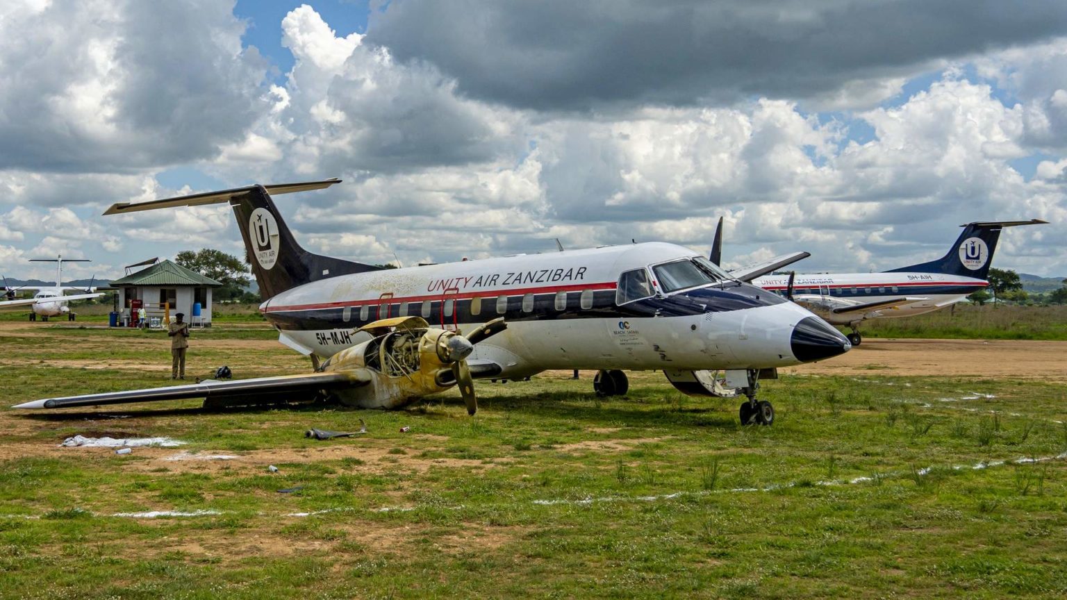 Two Embraer EMB-120 Accidents, Same Runway, Same Day! - Mentour Pilot