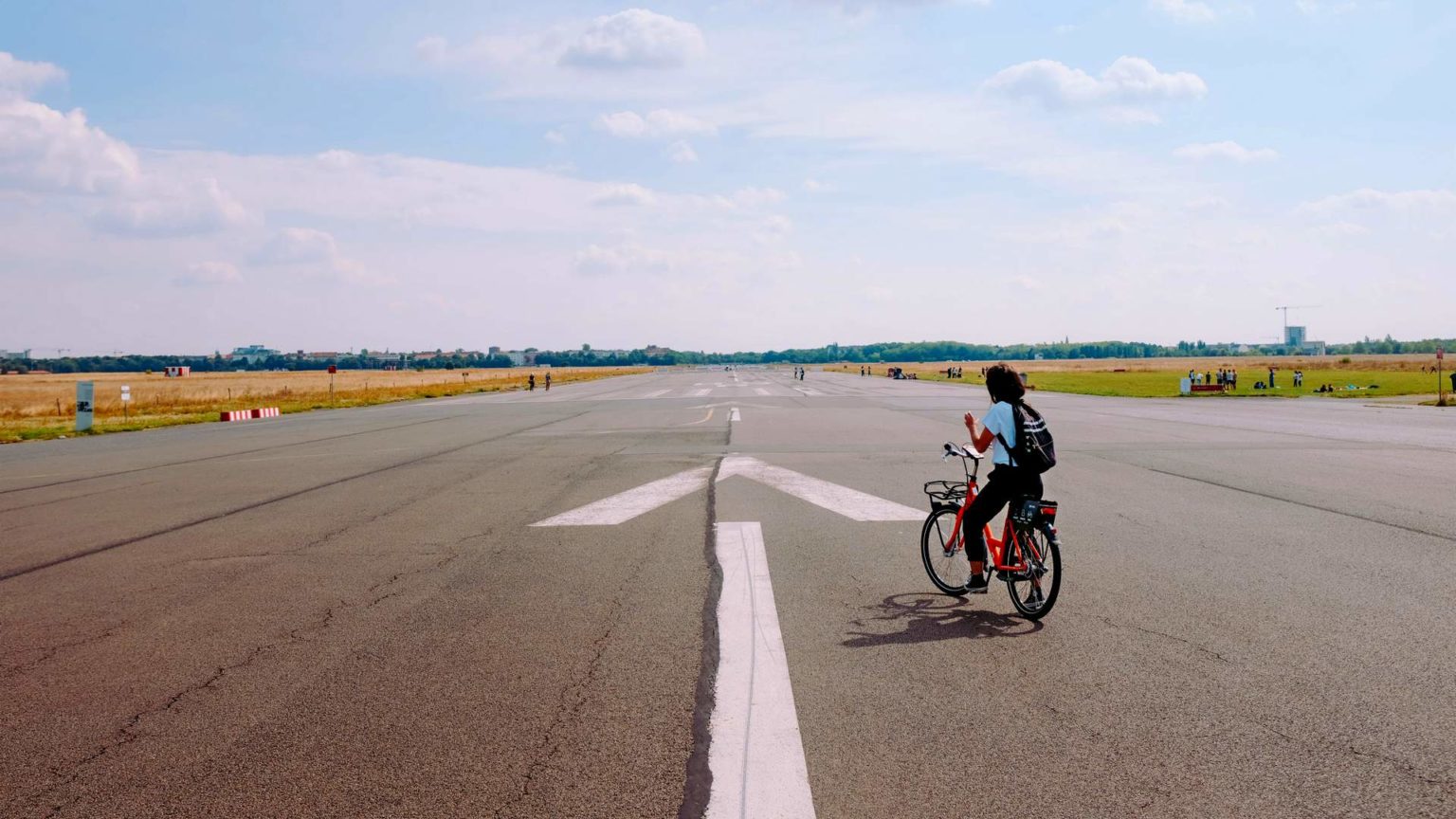 Why Would A Runway Have A Displaced Threshold? - Mentour Pilot