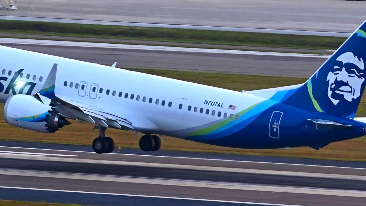 Terrible Timing: How Alaska’s 737-9 Door Plug Failure Hits Boeing - Mentour Pilot