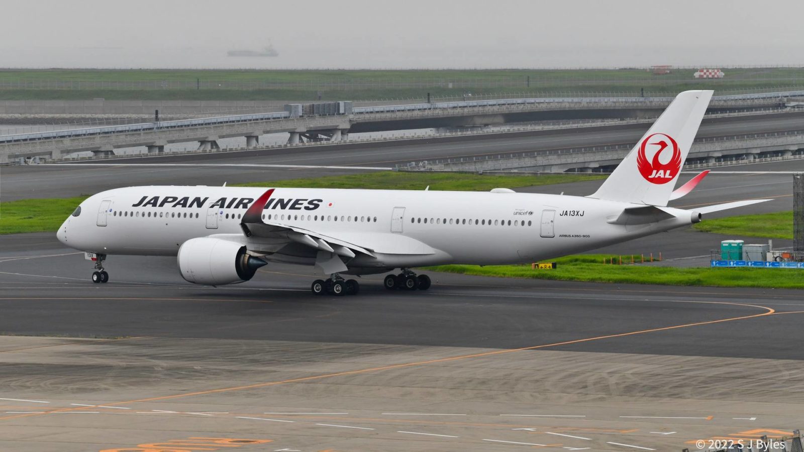 UPDATED: JAL Airbus A350 On Fire After Hitting Other Aircraft - Mentour ...