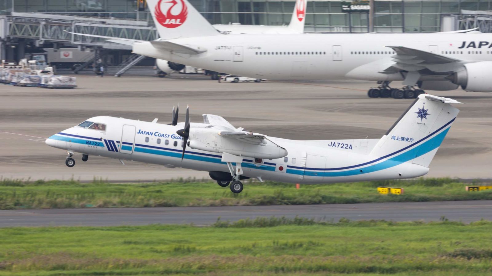 JAL Flight 516 Tokyo Crash: Some Early ATC-Related Lessons? - Mentour Pilot