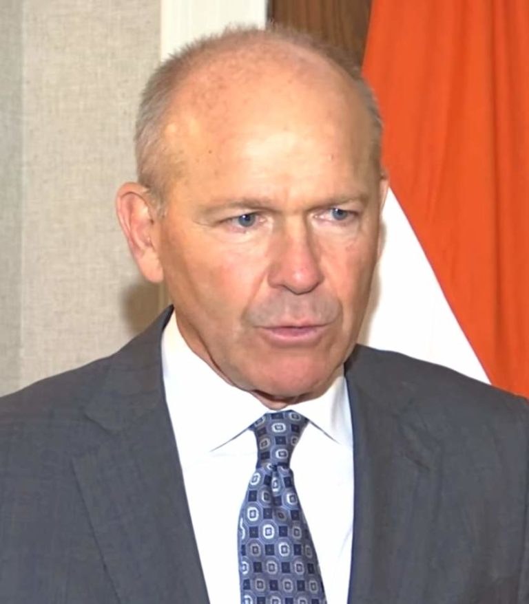 Dave Calhoun To Step Down As Boeing CEO, Stan Deal Retires - Mentour Pilot