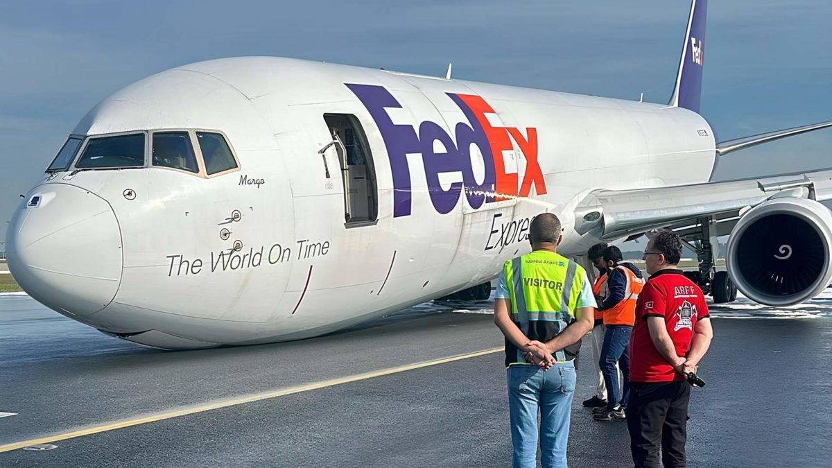 ACCIDENT: FedEx 767 Lands With Retracted Nose Gear - Mentour Pilot