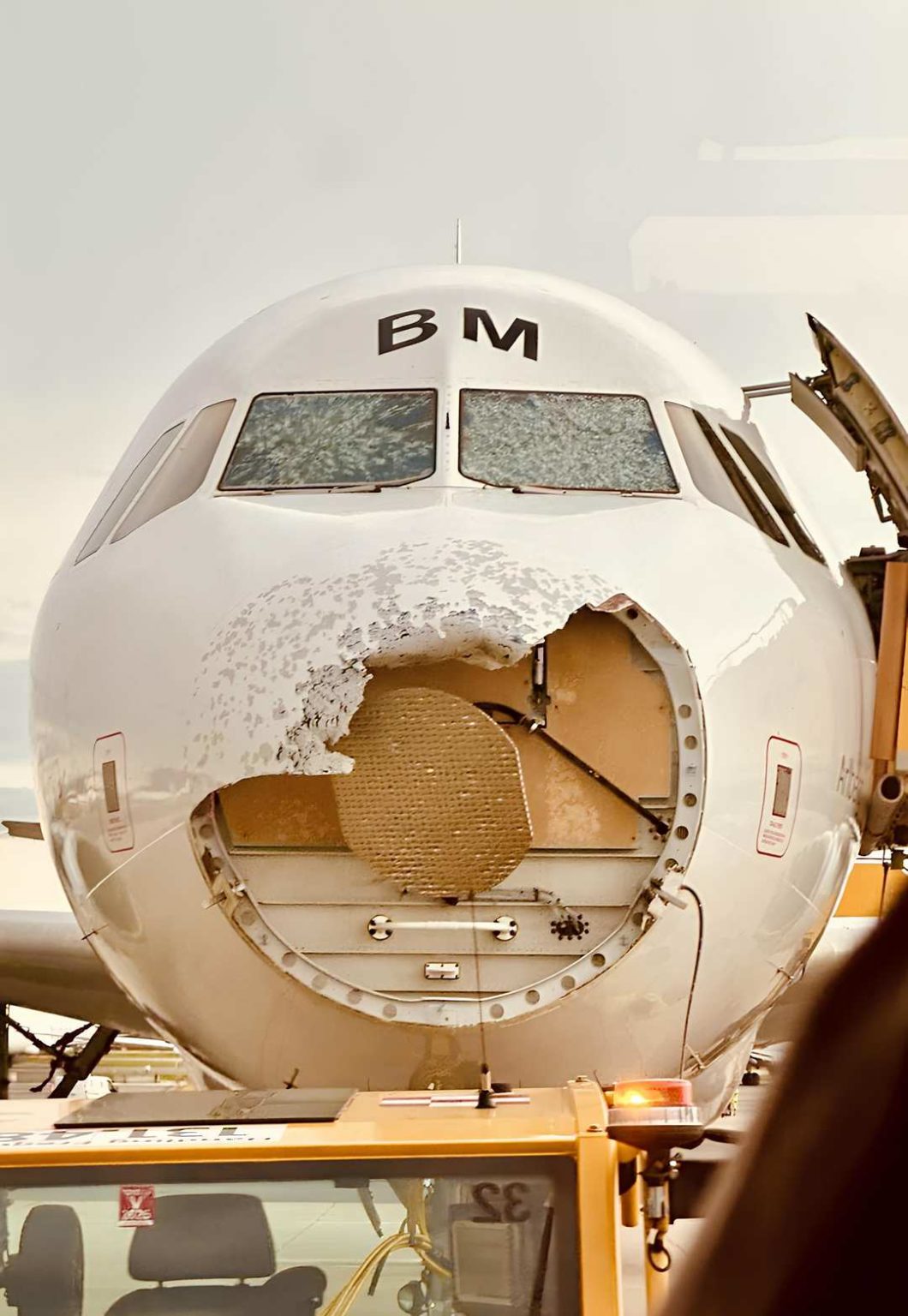 INCIDENT: A320 Pilots Land “Blind” After Hail Damage - Mentour Pilot