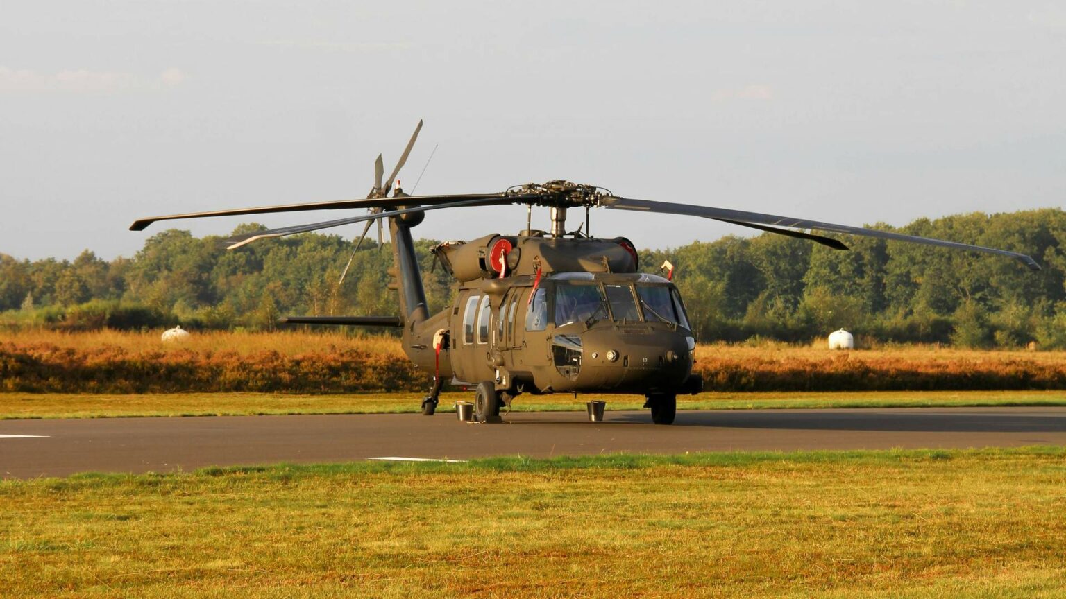 BREAKING: PSA (American Eagle) CRJ-700 Midair With Helicopter - Mentour ...