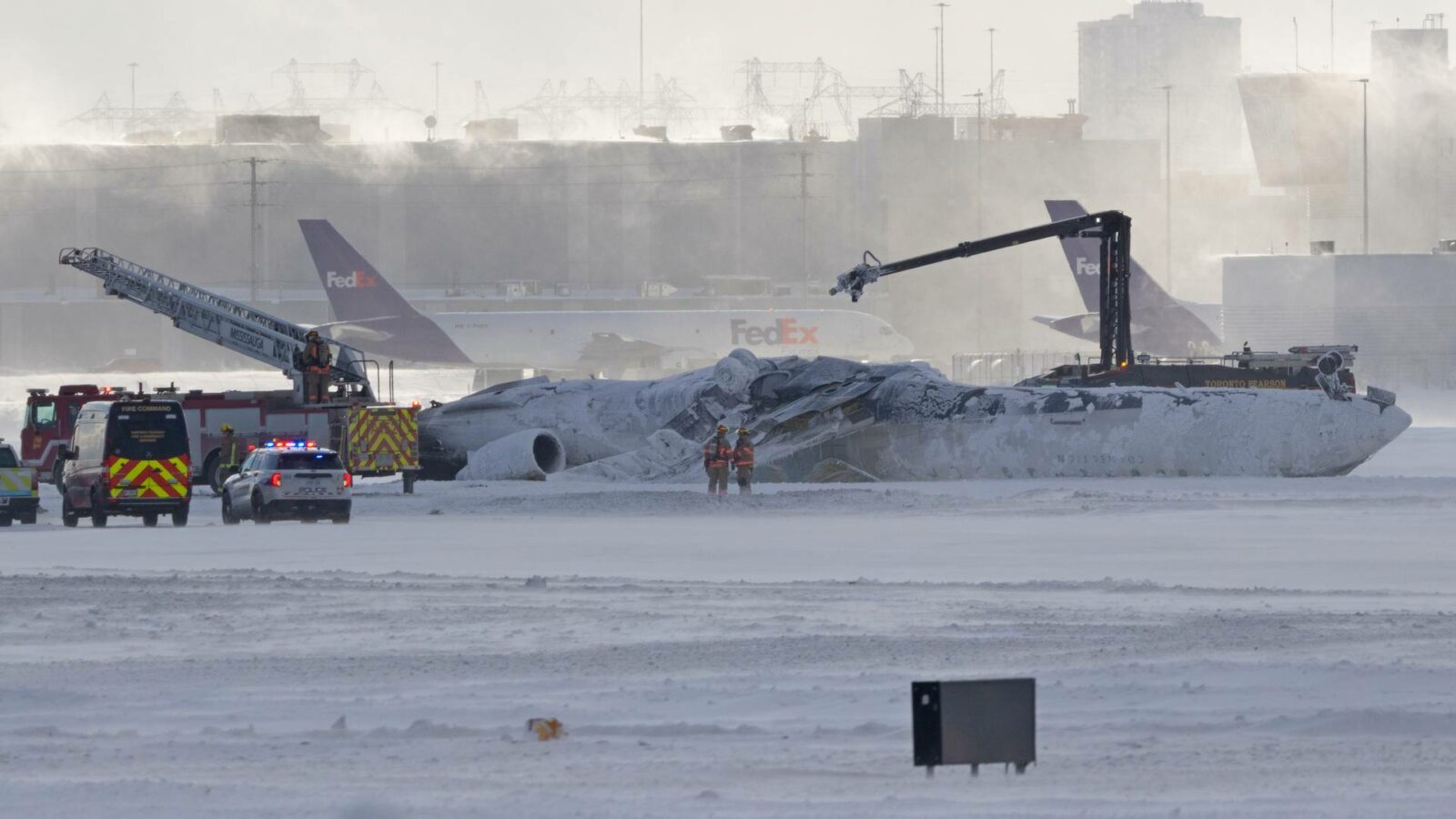 ACCIDENT: Delta Connection CRJ-900 Rolls Inverted On Landing! - Mentour ...